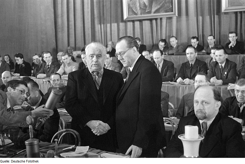 Parteien in der DDR - DDR | Zeitklicks